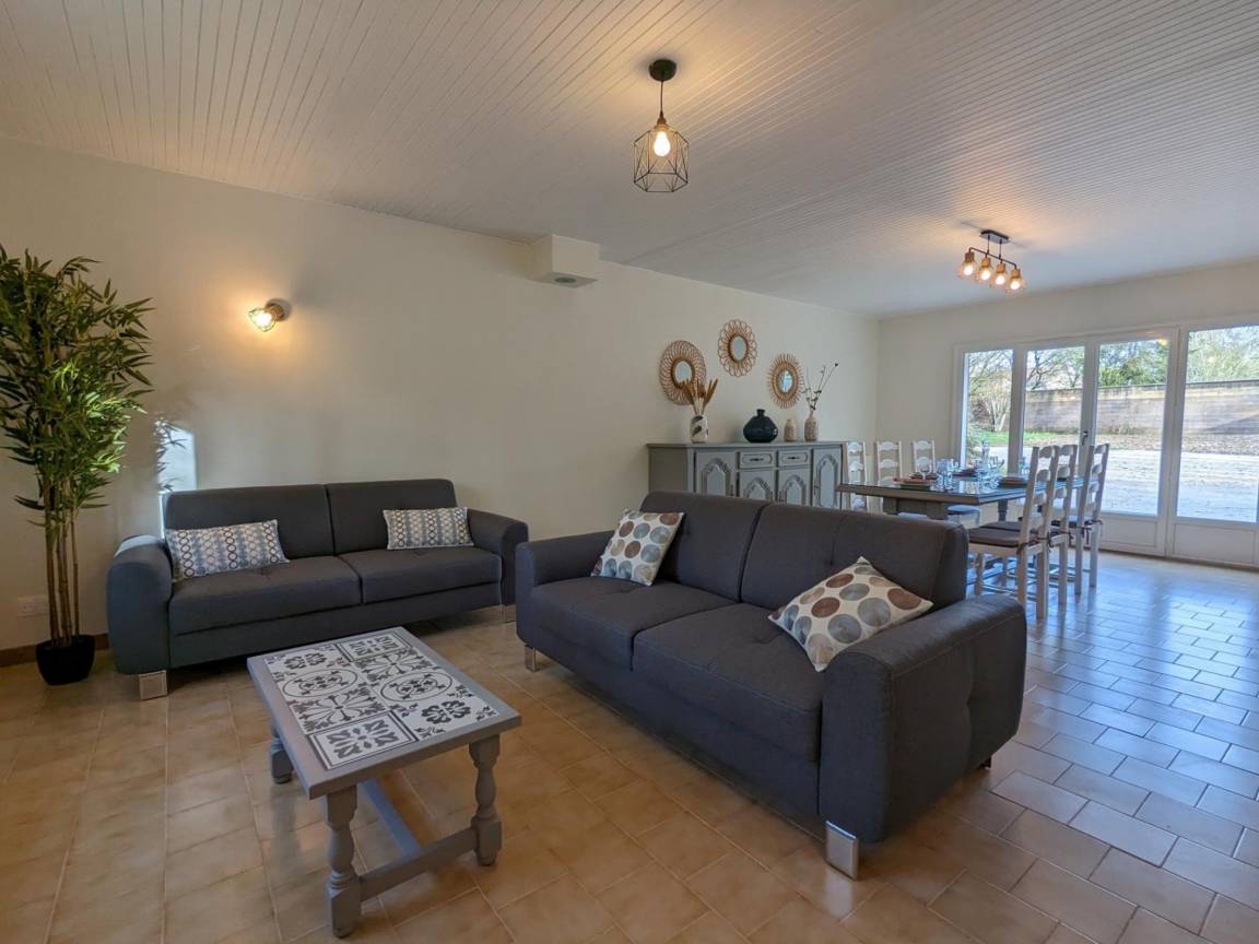 90 M² Cottage ∙ 3 Bedrooms ∙ 5 Guests - Charente