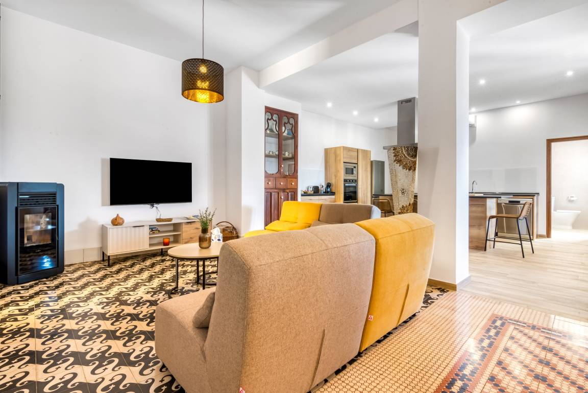 350 M² House ∙ 6 Bedrooms ∙ 12 Guests - Orba