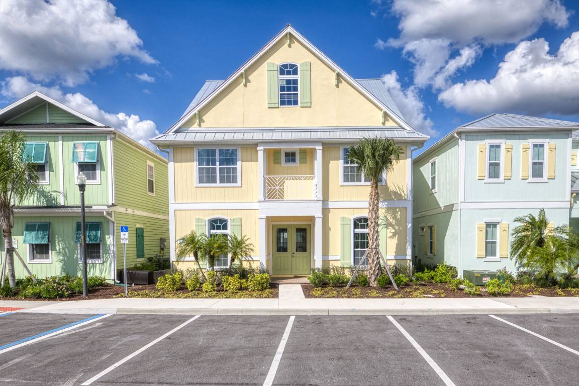 392 M² Cottage ∙ 7 Bedrooms ∙ 16 Guests - Florida