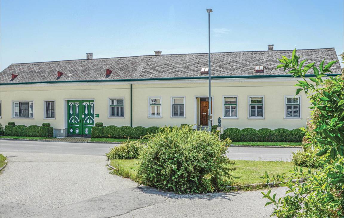 160 M² Apartment ∙ 3 Bedrooms ∙ 6 Guests - Hollabrunn
