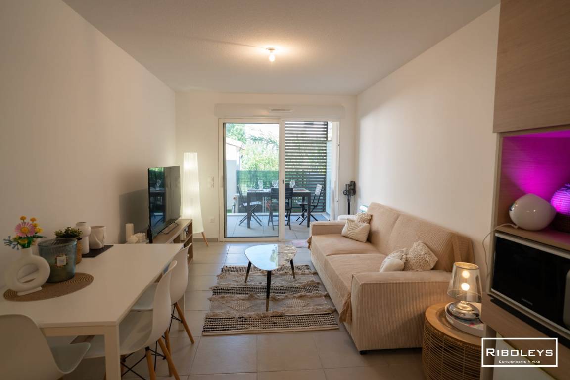 43 M² Huoneisto ∙ 1 Makuuhuone ∙ 4 Vierasta - Vias