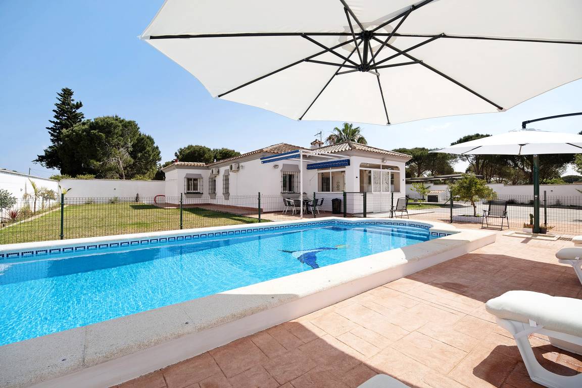 199 M² Villa ∙ 3 Bedrooms ∙ 6 Guests - Chiclana de la Frontera