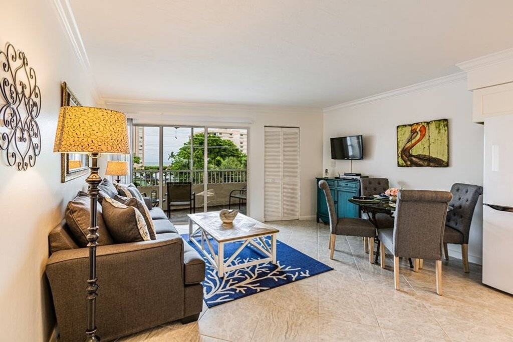 Sweet One-bedroom One-bath Condo With Views Of The Gulf Of Mexico. - Marco Island, FL