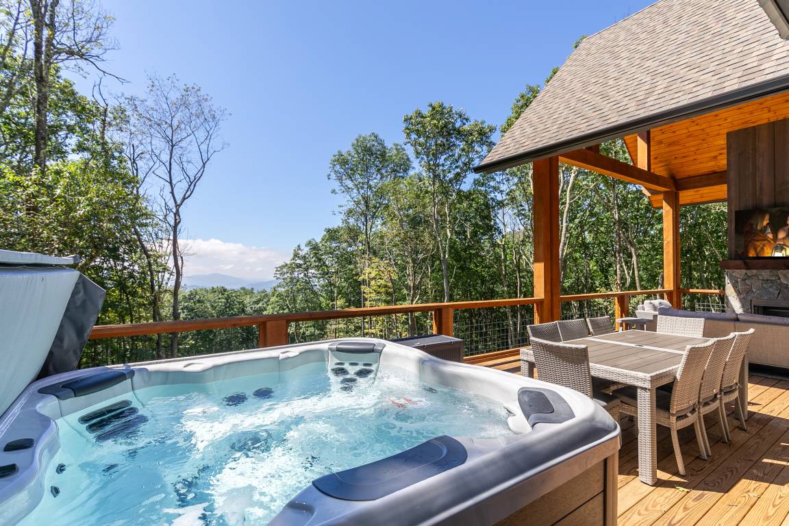 Cabin ∙ 3 Bedrooms ∙ 8 Guests - Beech Mountain, NC