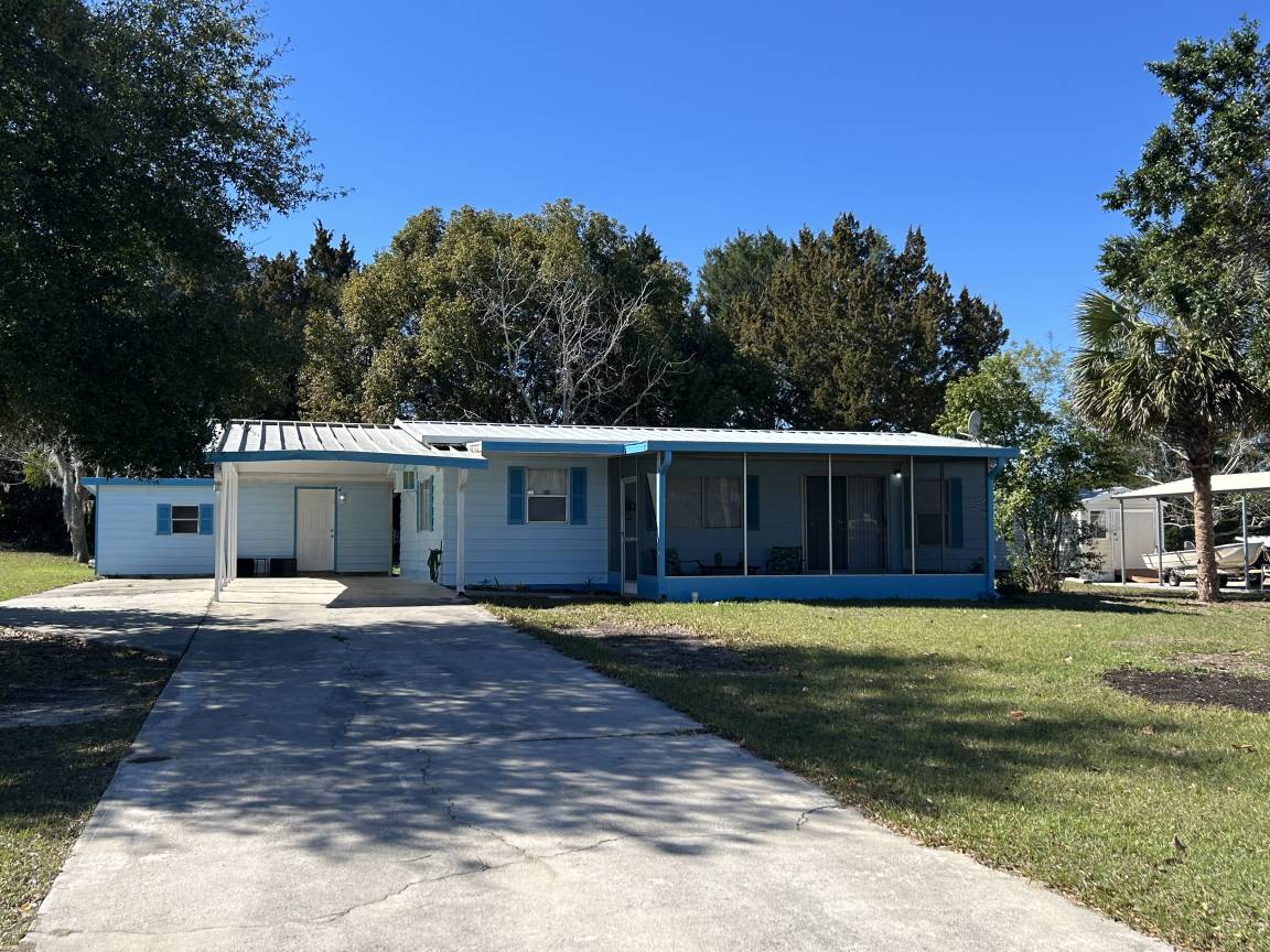 House ∙ 2 Bedrooms ∙ 6 Guests - Lake Weir, FL