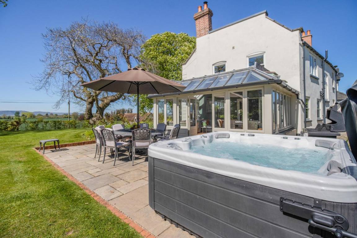 Cottage ∙ 5 Bedrooms ∙ 10 Guests - Hereford