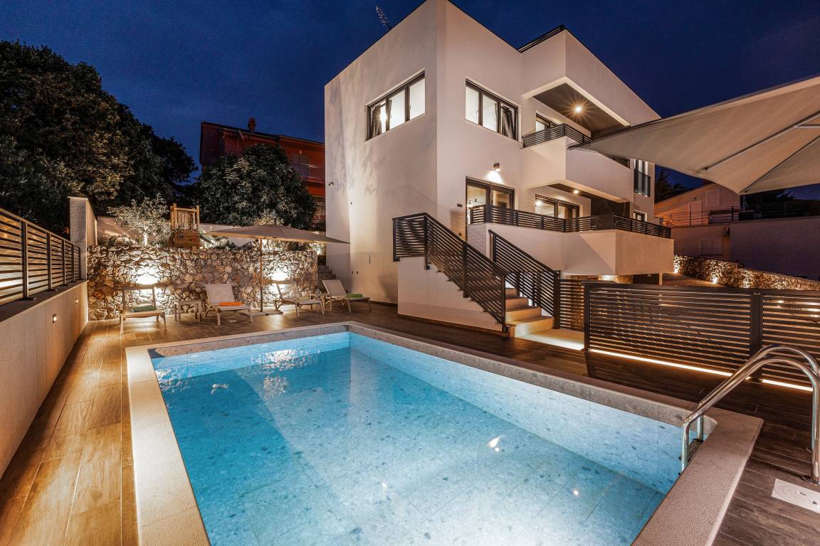 280 M² Villa ∙ 4 Slaapkamers ∙ 8 Gasten - Novi Vinodolski