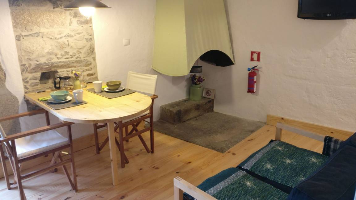 82 M² House ∙ 2 Bedrooms ∙ 4 Guests - Freixo de Espada à Cinta