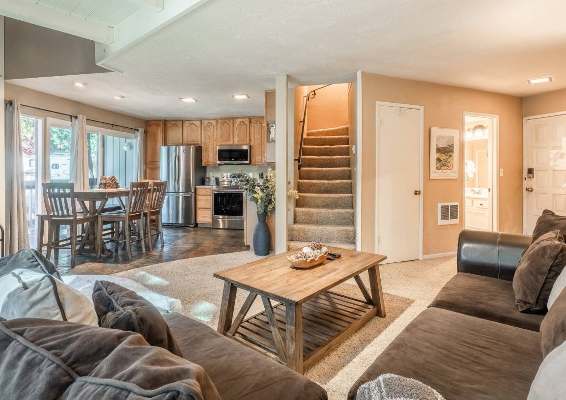 Condo ∙ 3 Bedrooms ∙ 6 Guests - Mammoth Lakes, CA