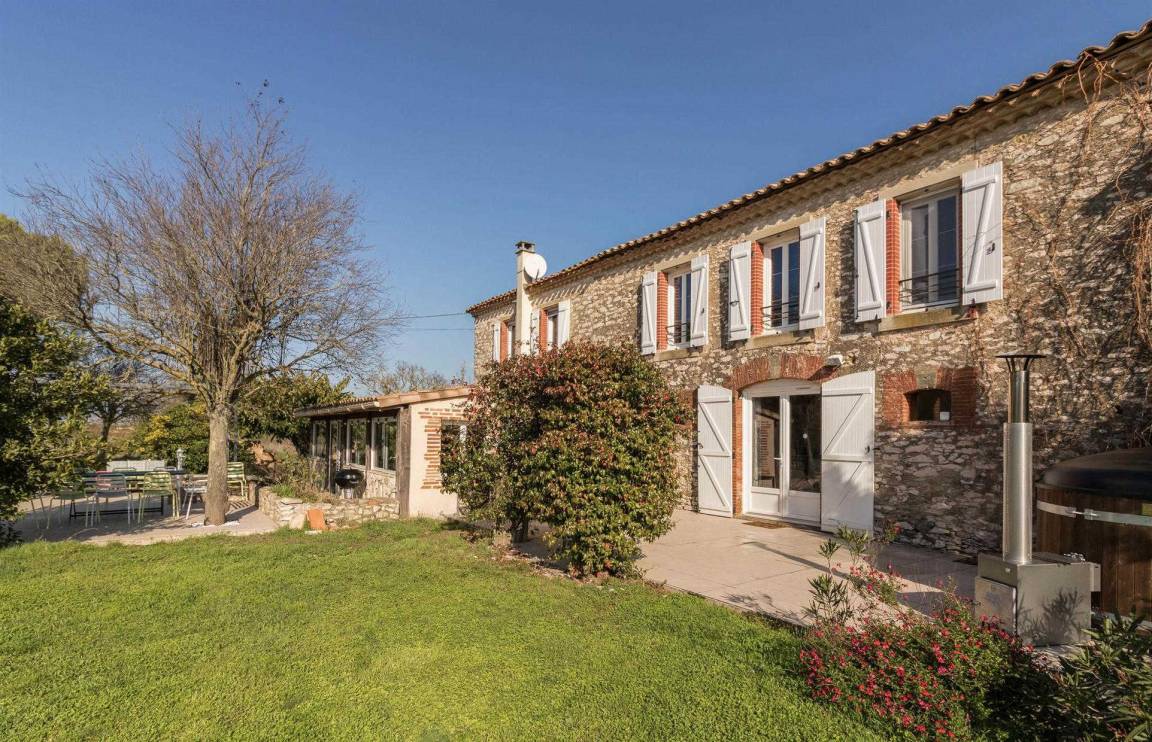 200 M² Gîte ∙ 5 Bedrooms ∙ 11 Guests - Revel