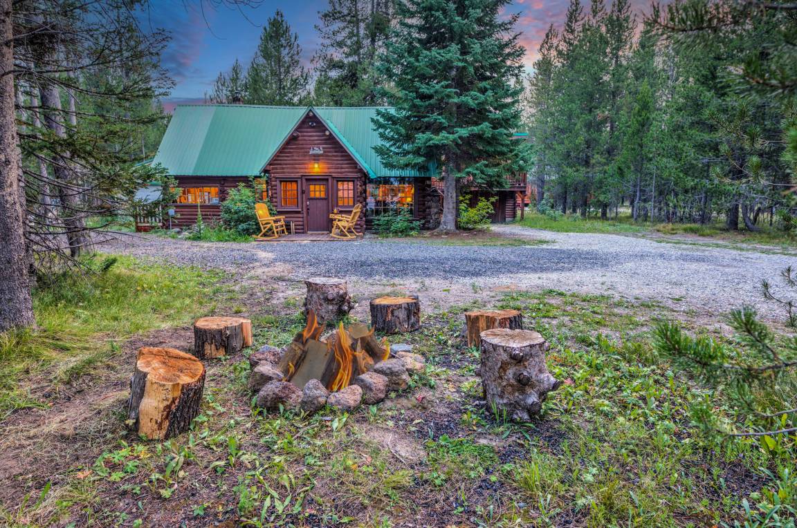 187 M² Cabin ∙ 4 Bedrooms ∙ 11 Guests - Island Park, ID