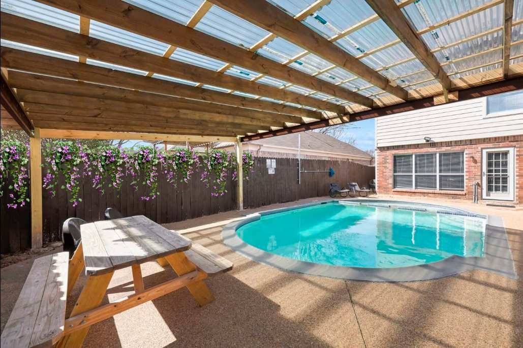 187 M² House ∙ 5 Bedrooms ∙ 10 Guests - Grand Prairie, TX