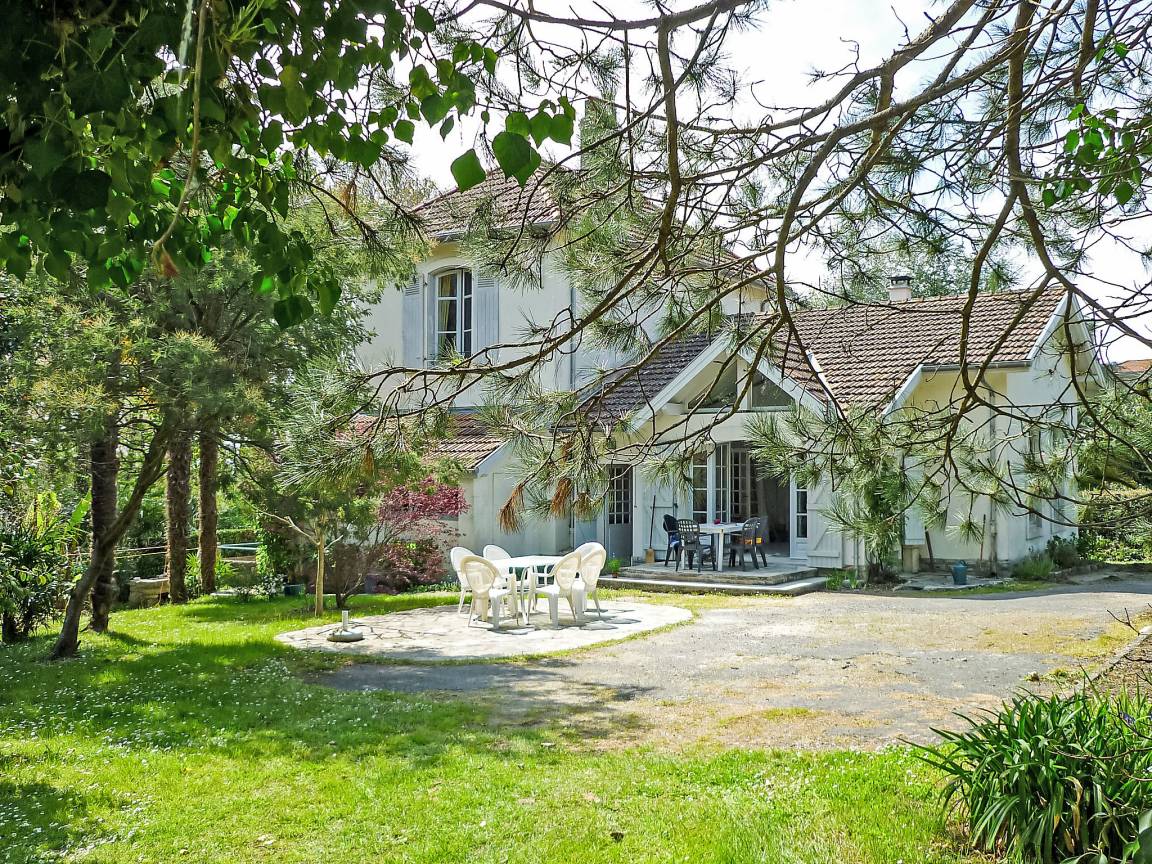 100 M² House ∙ 3 Bedrooms ∙ 6 Guests - Bayonne