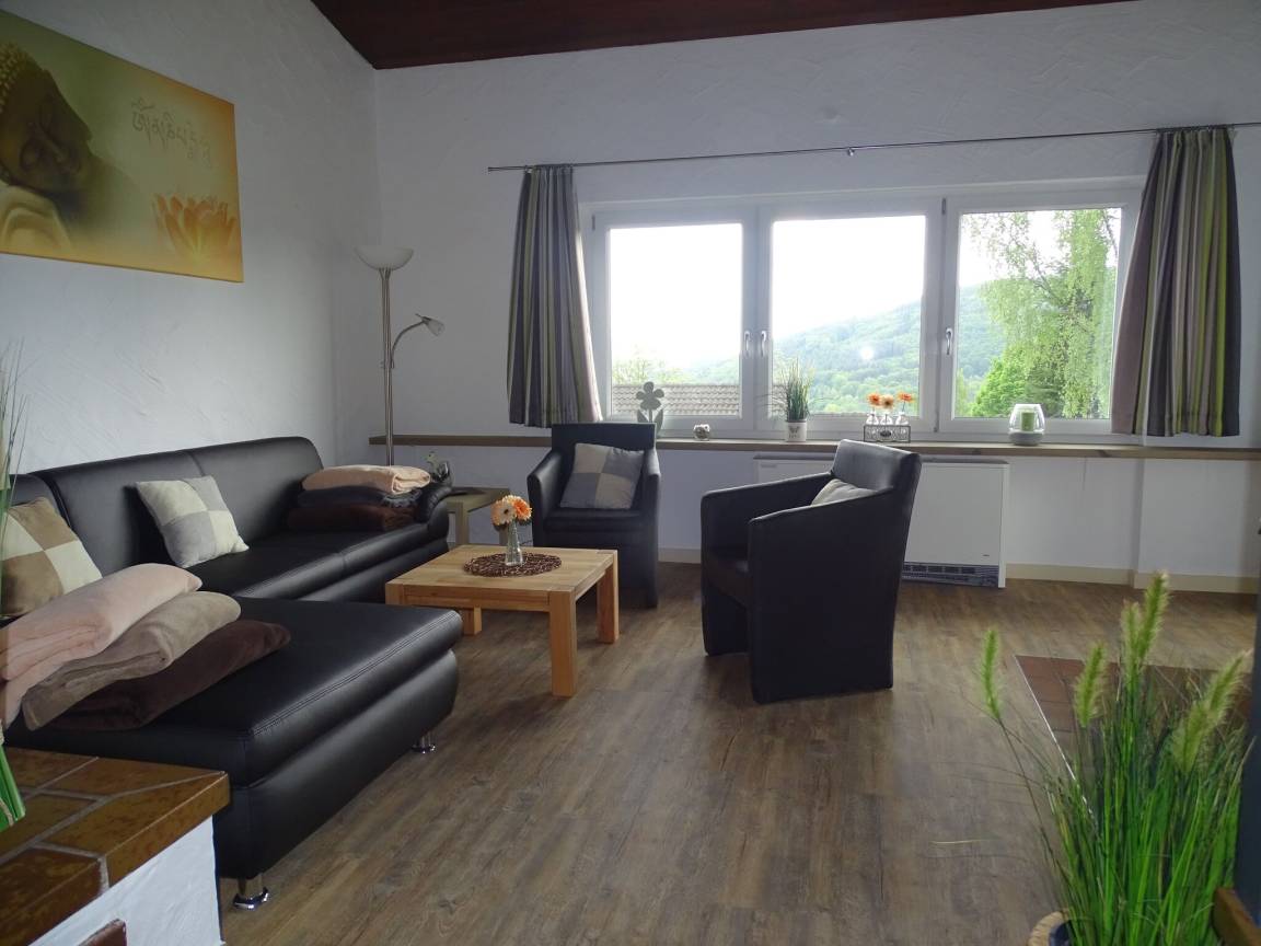 83 M² Landhaus ∙ 3 Schlafzimmer ∙ 6 Gäste - Bitburg