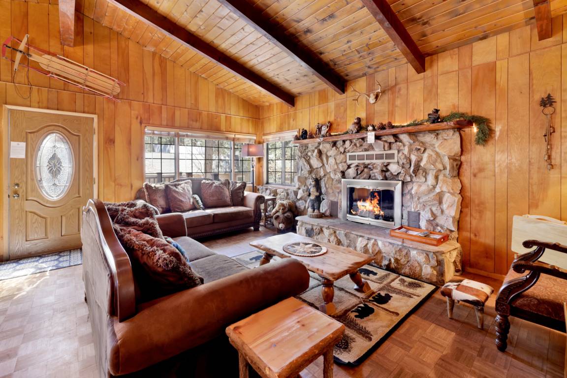 82 M² Cabin ∙ 2 Bedrooms ∙ 4 Guests - Big Bear Lake, CA