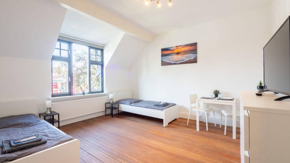 130 M² Ferienwohnung ∙ 4 Schlafzimmer ∙ 8 Gäste - Ahrensburg