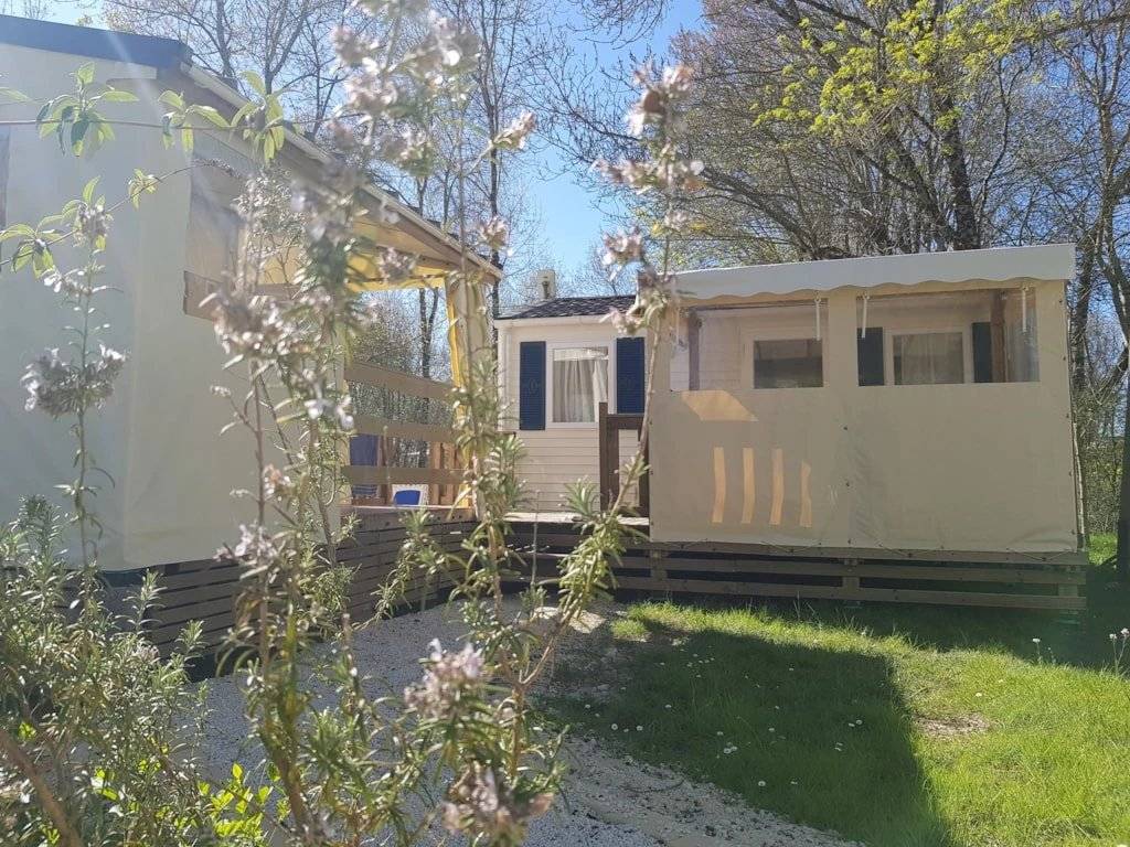 33 M² Camping ∙ 4 Chambres ∙ 9 Personnes - Semussac