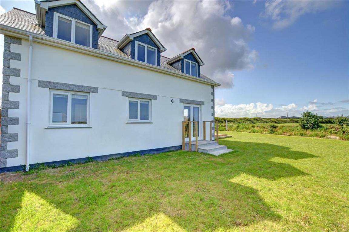 Cottage ∙ 3 Bedrooms ∙ 6 Guests - Constantine Bay