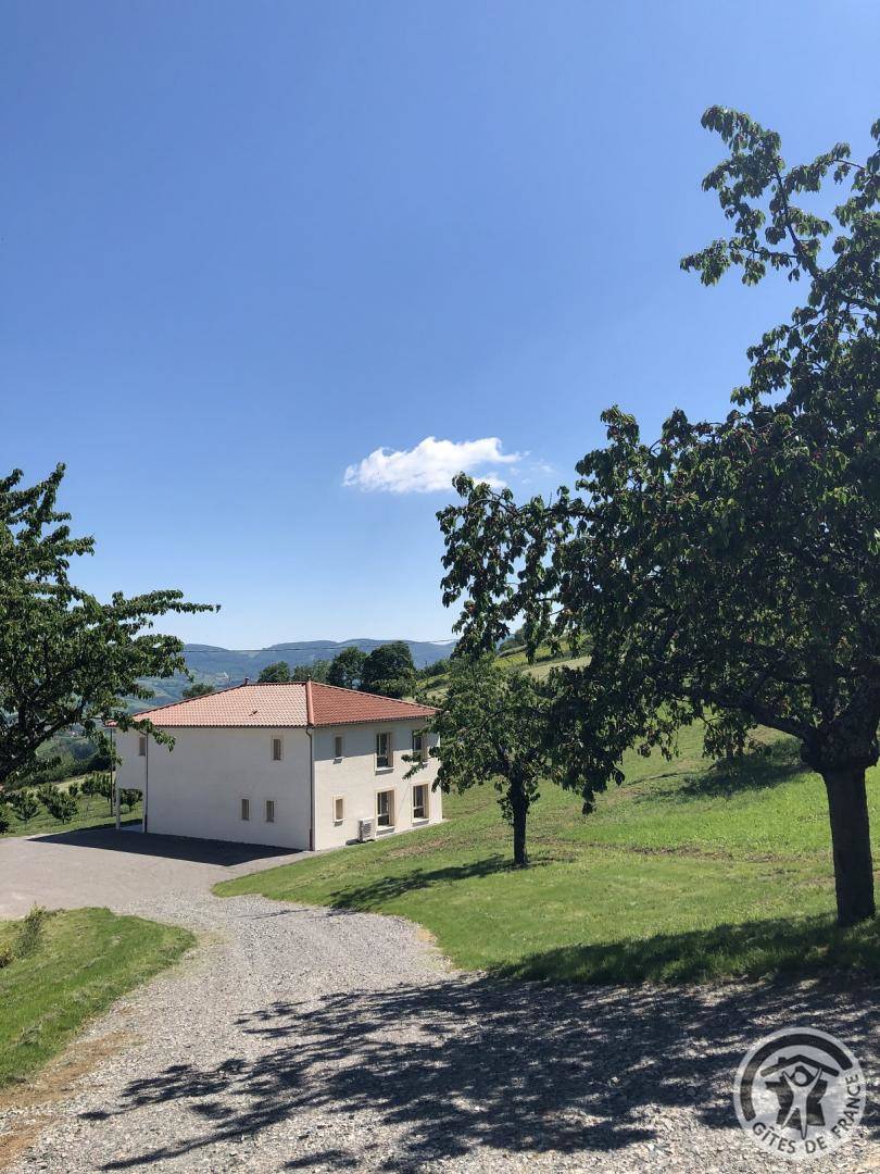 272 M² Gîte ∙ 4 Chambres ∙ 15 Personnes - Tarare