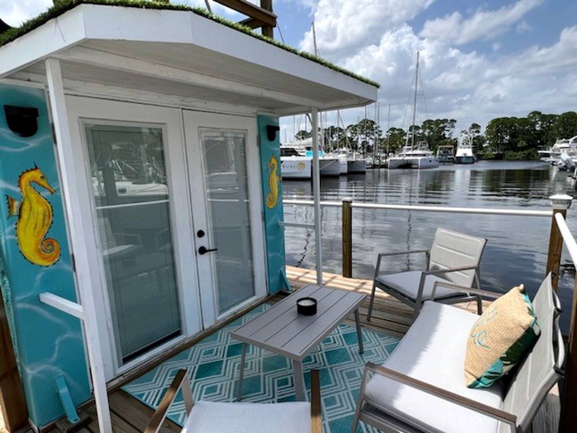 Houseboat ∙ 1 Bedroom ∙ 2 Guests - Florida