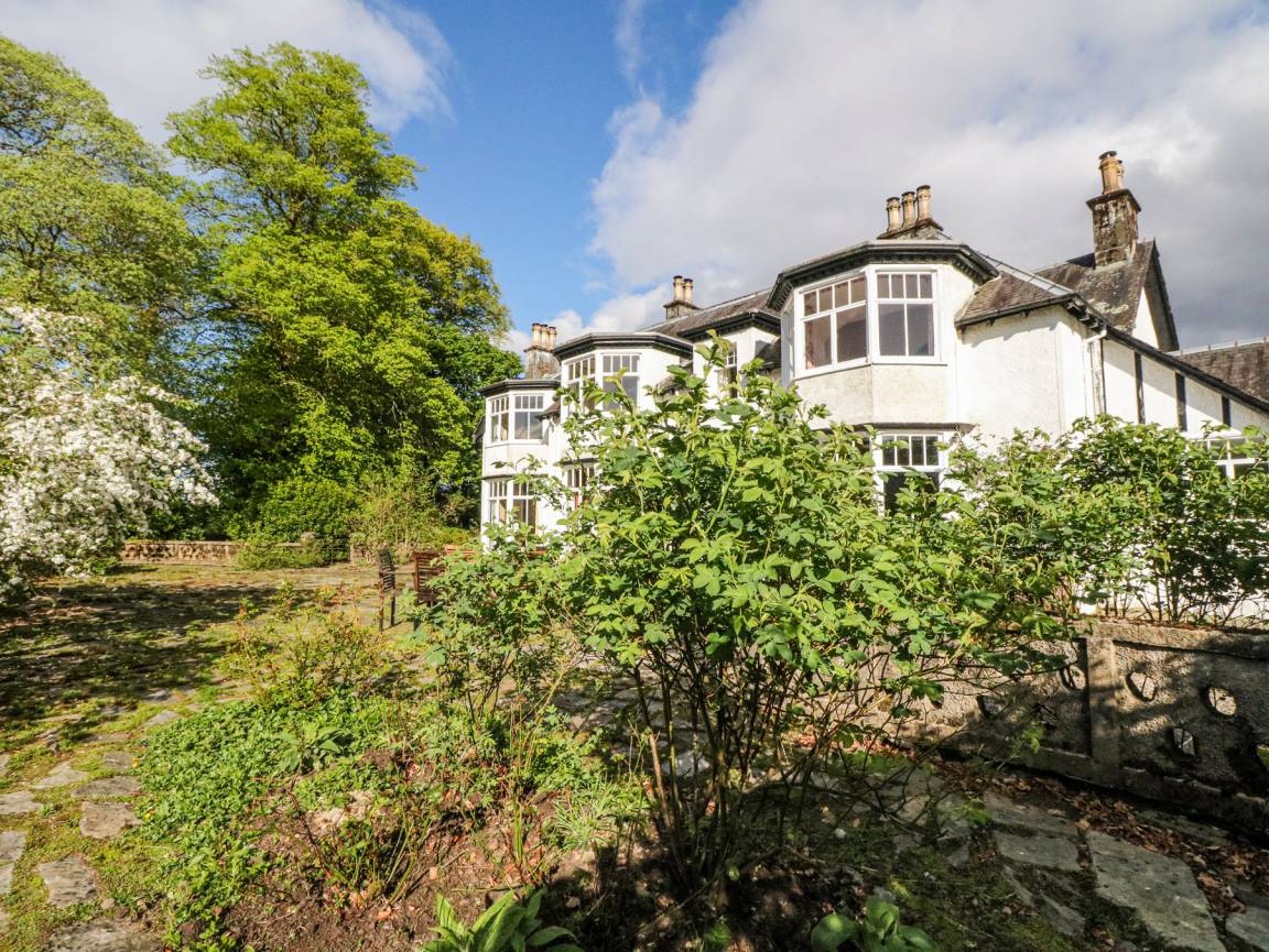 Cottage ∙ 7 Bedrooms ∙ 14 Guests - Loch Arkaig