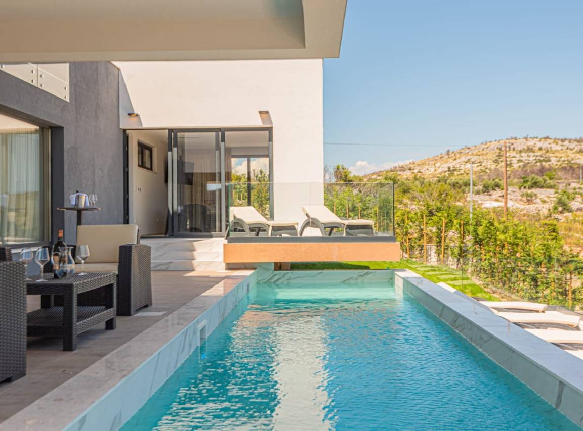 270 M² Villa ∙ 4 Schlafzimmer ∙ 8 Gäste - Šibenik