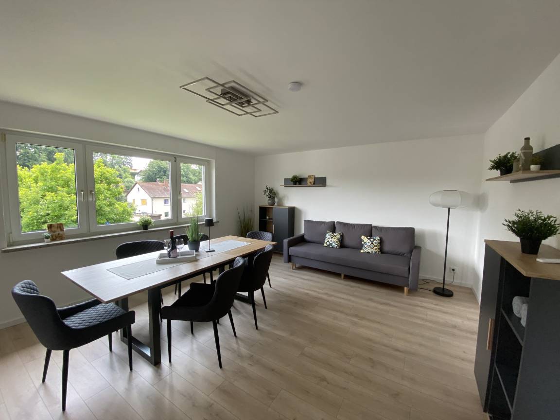 104 M² Ferienwohnung ∙ 2 Schlafzimmer ∙ 6 Gäste - Kronach