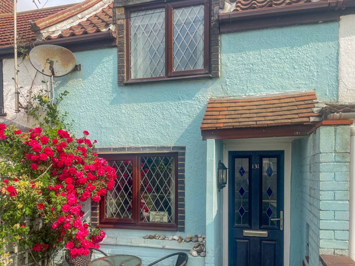Cottage ∙ 2 Bedrooms ∙ 4 Guests - Winterton-on-Sea