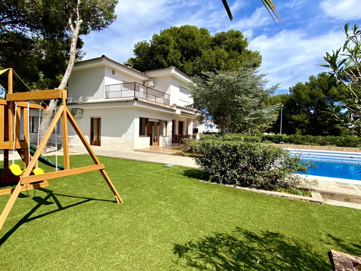 215 M² Casa Rural ∙ 4 Habitaciones ∙ 10 Huéspedes - Tarragona