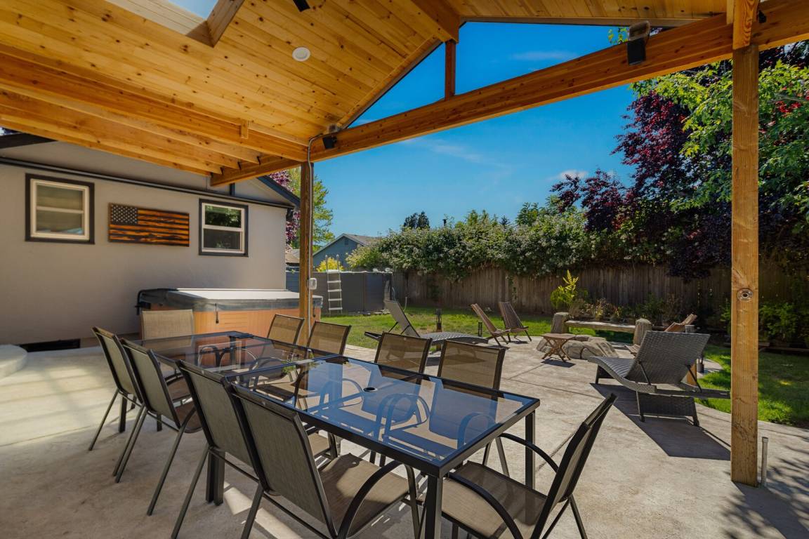 70 M² House ∙ 3 Bedrooms ∙ 6 Guests - Eugene, OR