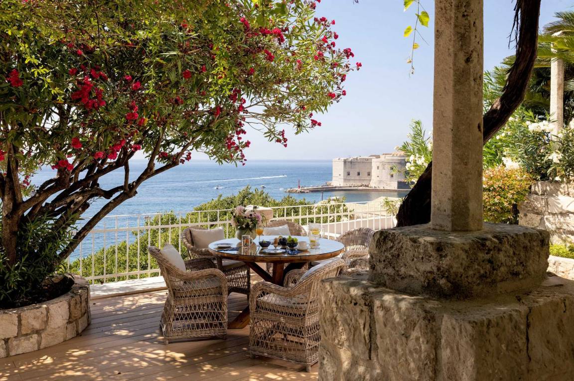 300 M² Villa ∙ 5 Bedrooms ∙ 12 Guests - Dubrovnik