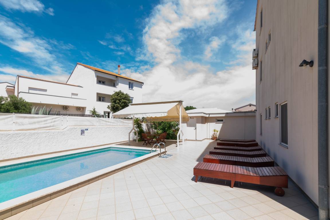 355 M² Maison De Vacances ∙ 12 Chambres ∙ 26 Personnes - Ližnjan