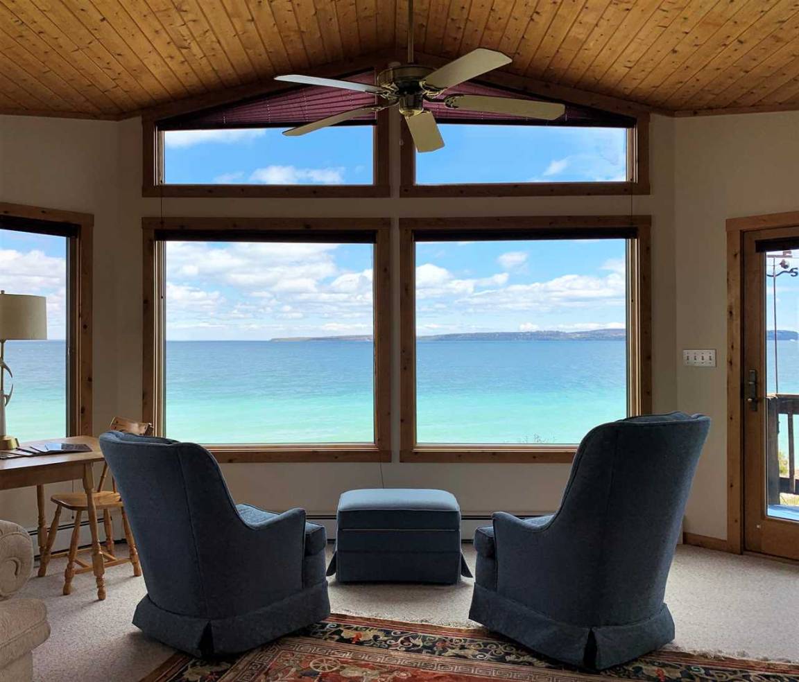 232 M² House ∙ 3 Bedrooms ∙ 9 Guests - Mackinac Island, MI
