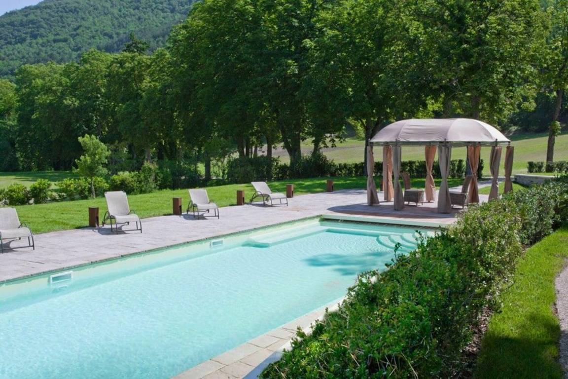 900 M² Villa ∙ 10 Bedrooms ∙ 20 Guests - Gubbio