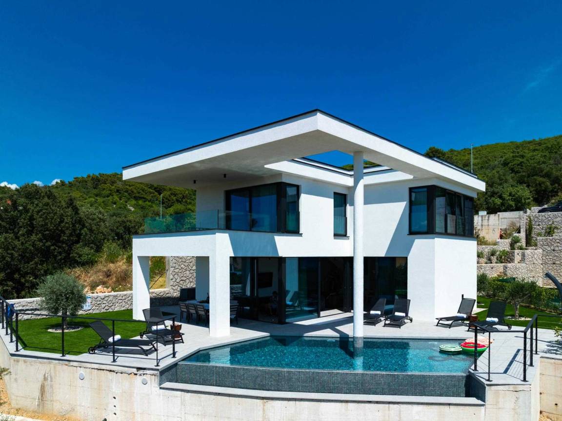 200 M² Villa ∙ 4 Bedrooms ∙ 8 Guests - Baška