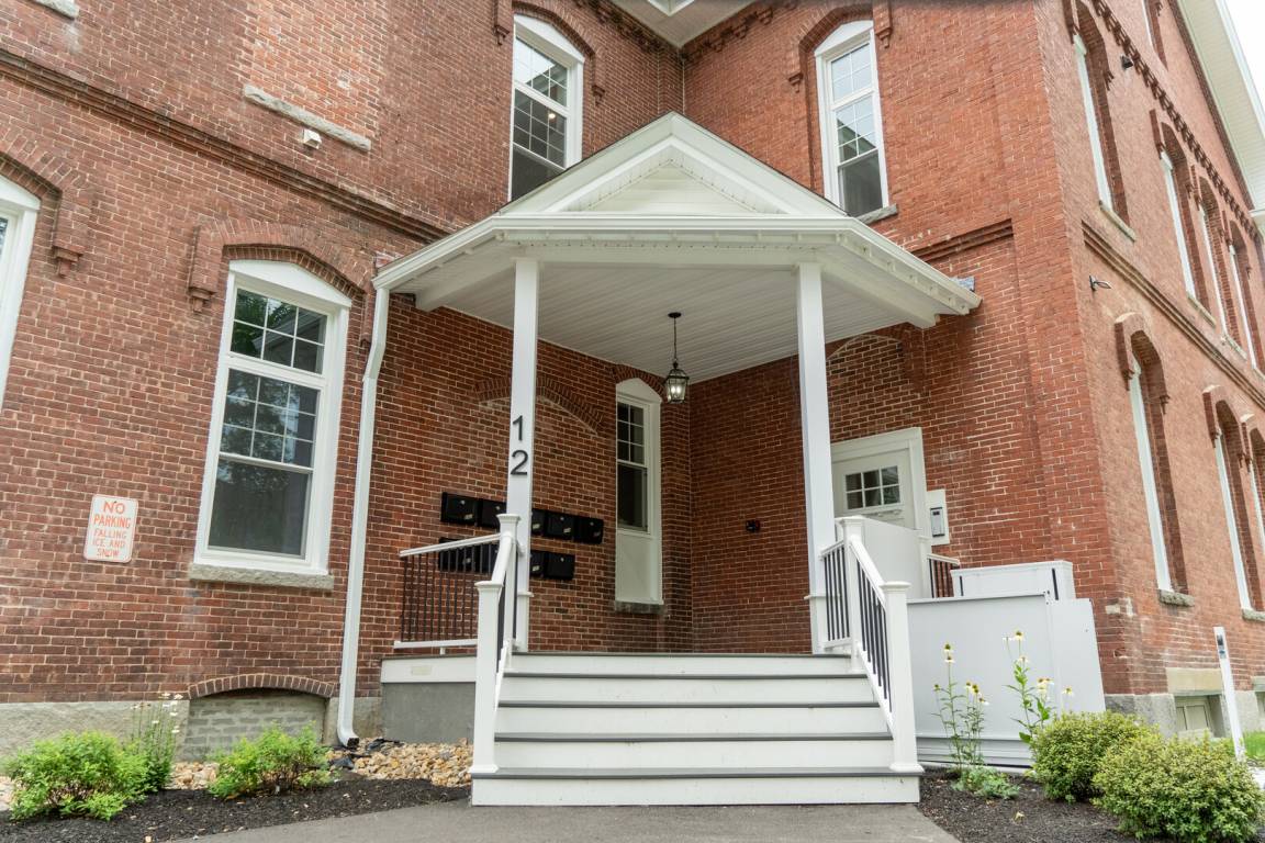 81 M² Condo ∙ 2 Bedrooms ∙ 1 Guest - Concord, NH