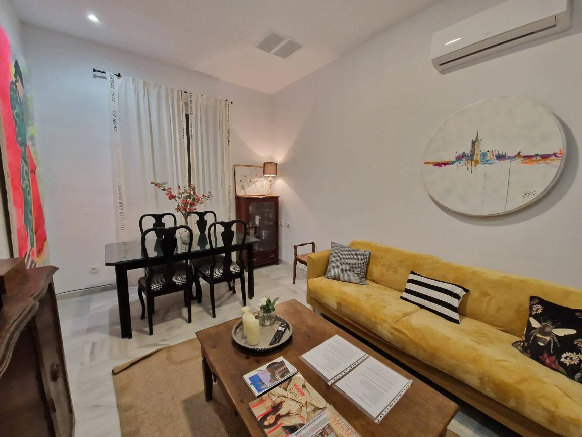 85 M² Apartment ∙ 3 Bedrooms ∙ 6 Guests - Seville