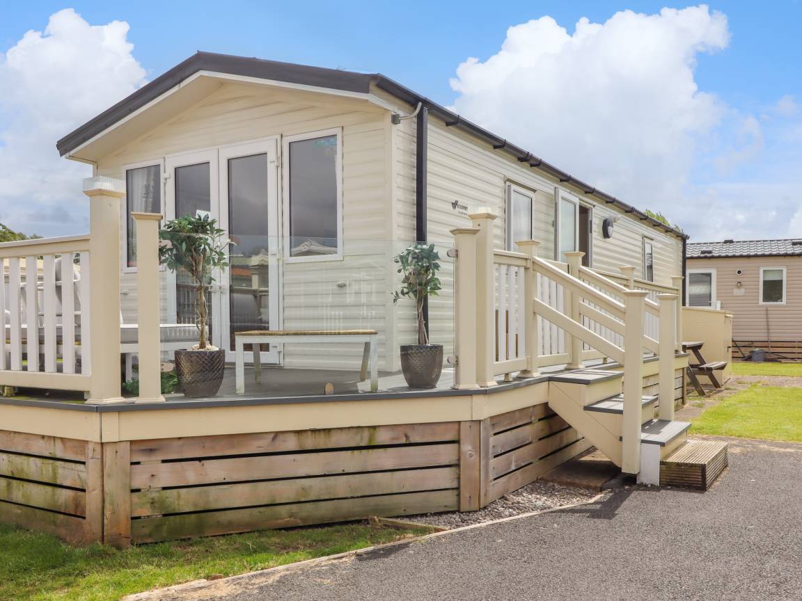 Cottage ∙ 2 Bedrooms ∙ 4 Guests - Morecambe FC Mazuma Stadium