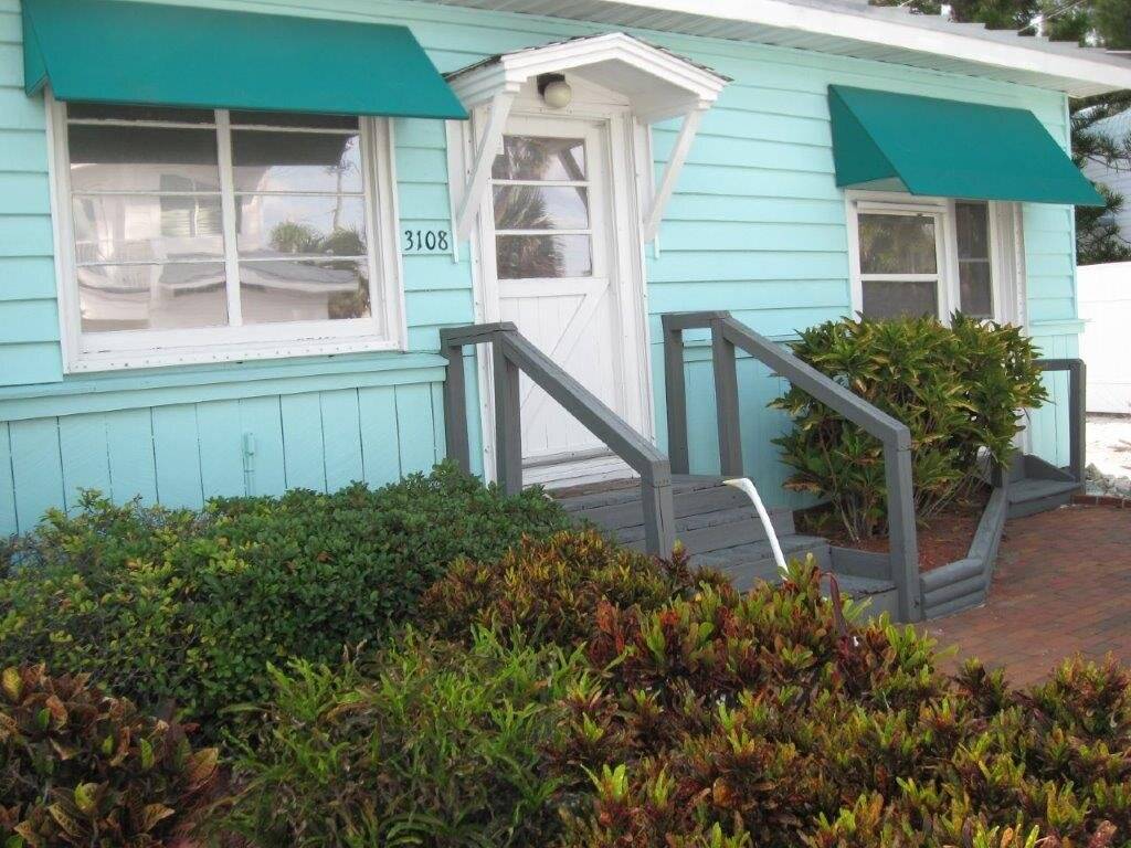 Cottage ∙ 2 Bedrooms ∙ 4 Guests - Holmes Beach, FL