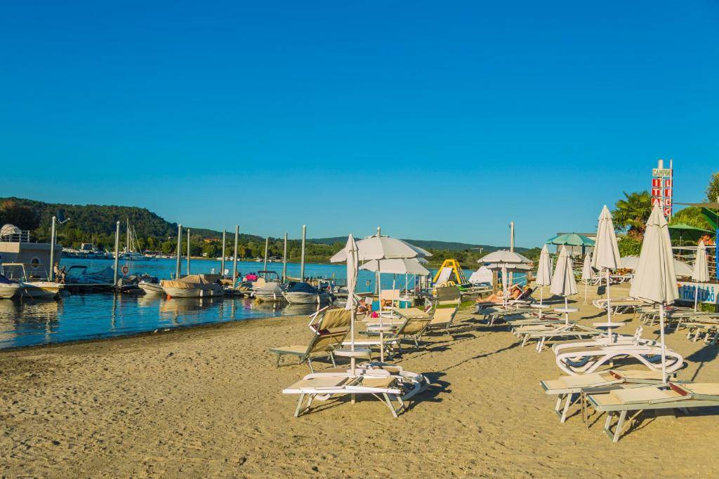 29 M² House ∙ 3 Bedrooms ∙ 7 Guests - Arona, Italy