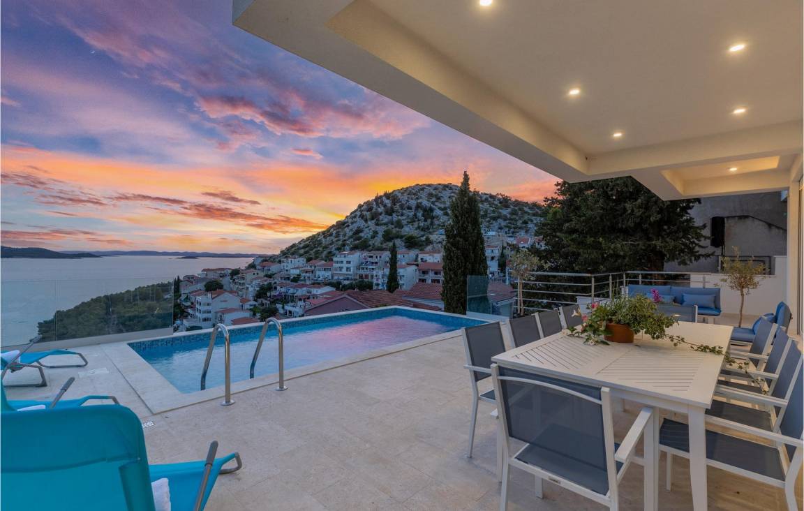 263 M² House ∙ 4 Bedrooms ∙ 10 Guests - Murter