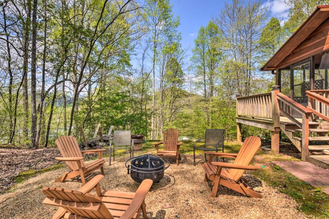 102 M² House ∙ 2 Bedrooms ∙ 6 Guests - Hiawassee, GA