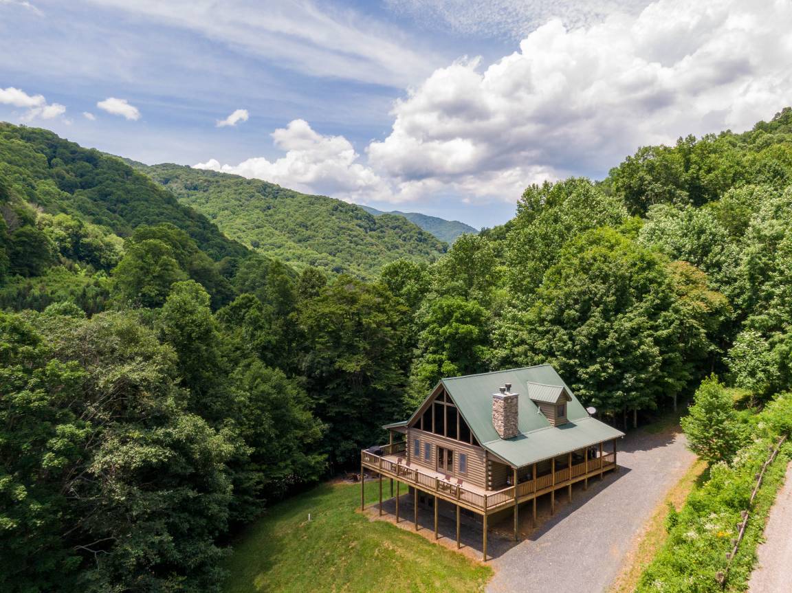 Cabin ∙ 5 Bedrooms ∙ 14 Guests - Roan Mountain State Park, Roan Mountain