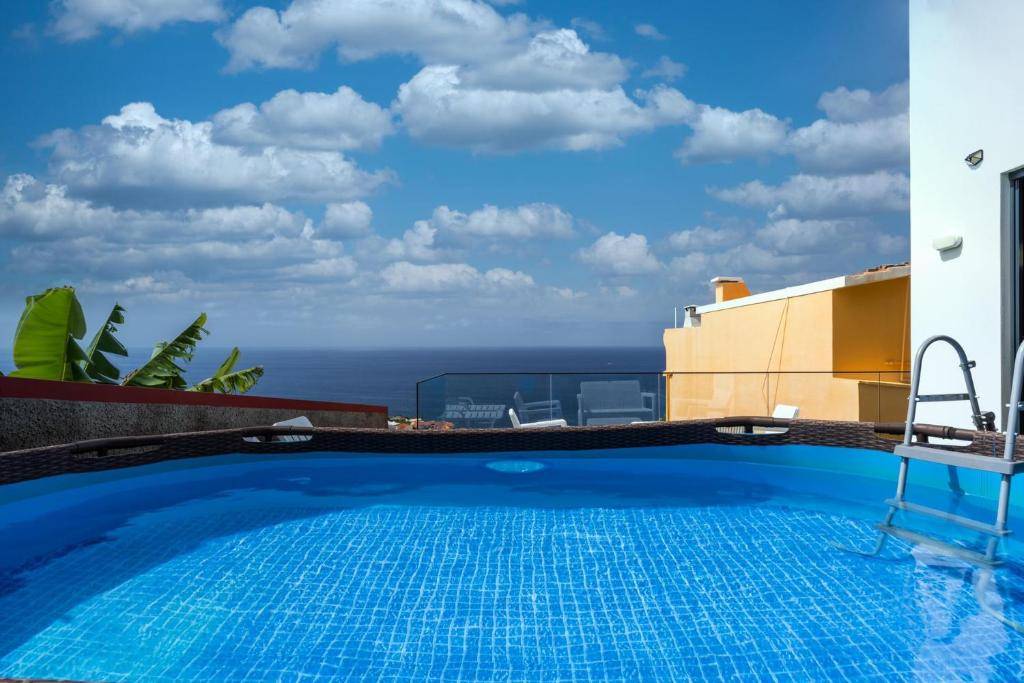 70 M² Apartamento ∙ 2 Quartos ∙ 6 Hóspedes - Madeira