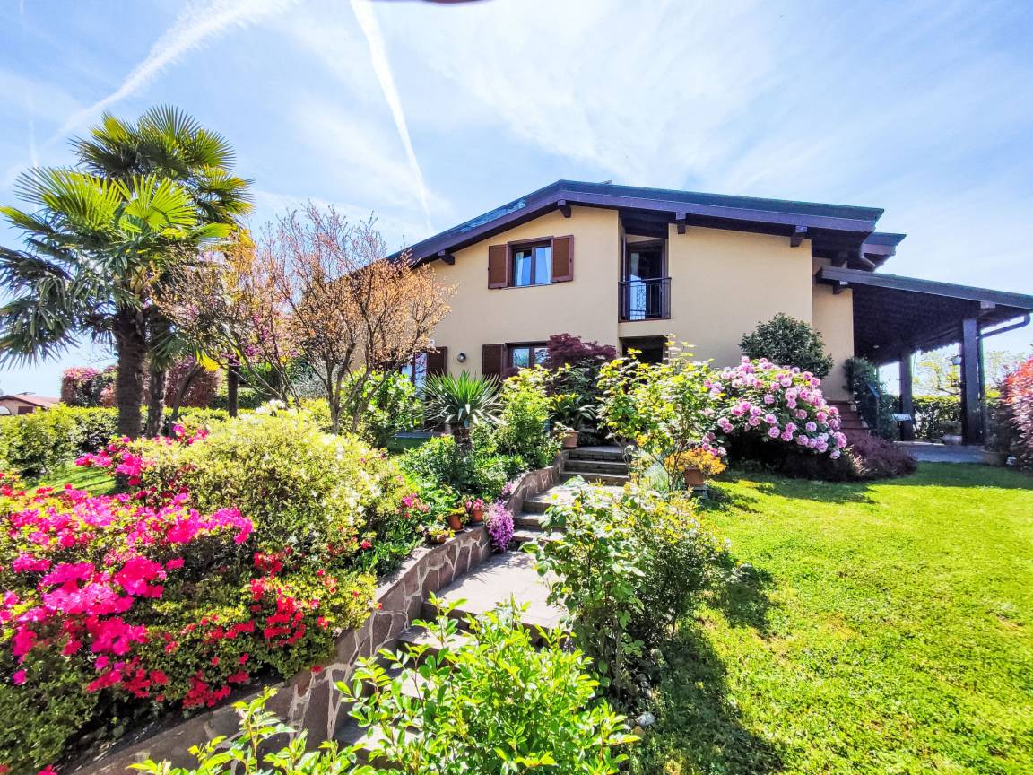 100 M² Apartamento ∙ 3 Habitaciones ∙ 5 Huéspedes - Como