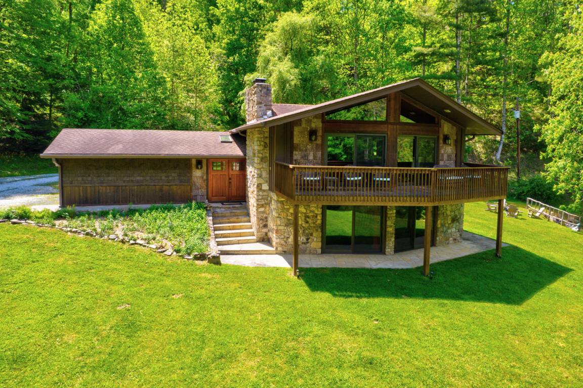 House ∙ 4 Bedrooms ∙ 9 Guests - Roan Mountain, TN