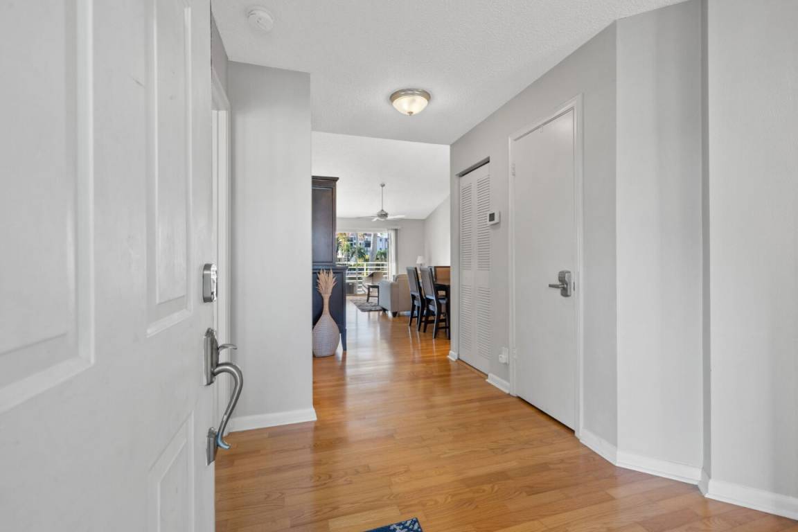 99 M² Condo ∙ 2 Bedrooms ∙ 4 Guests - St. Petersburg, FL
