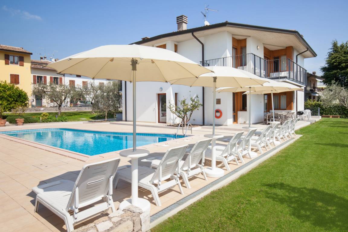 300 M² Villa ∙ 5 Bedrooms ∙ 10 Guests - Garda