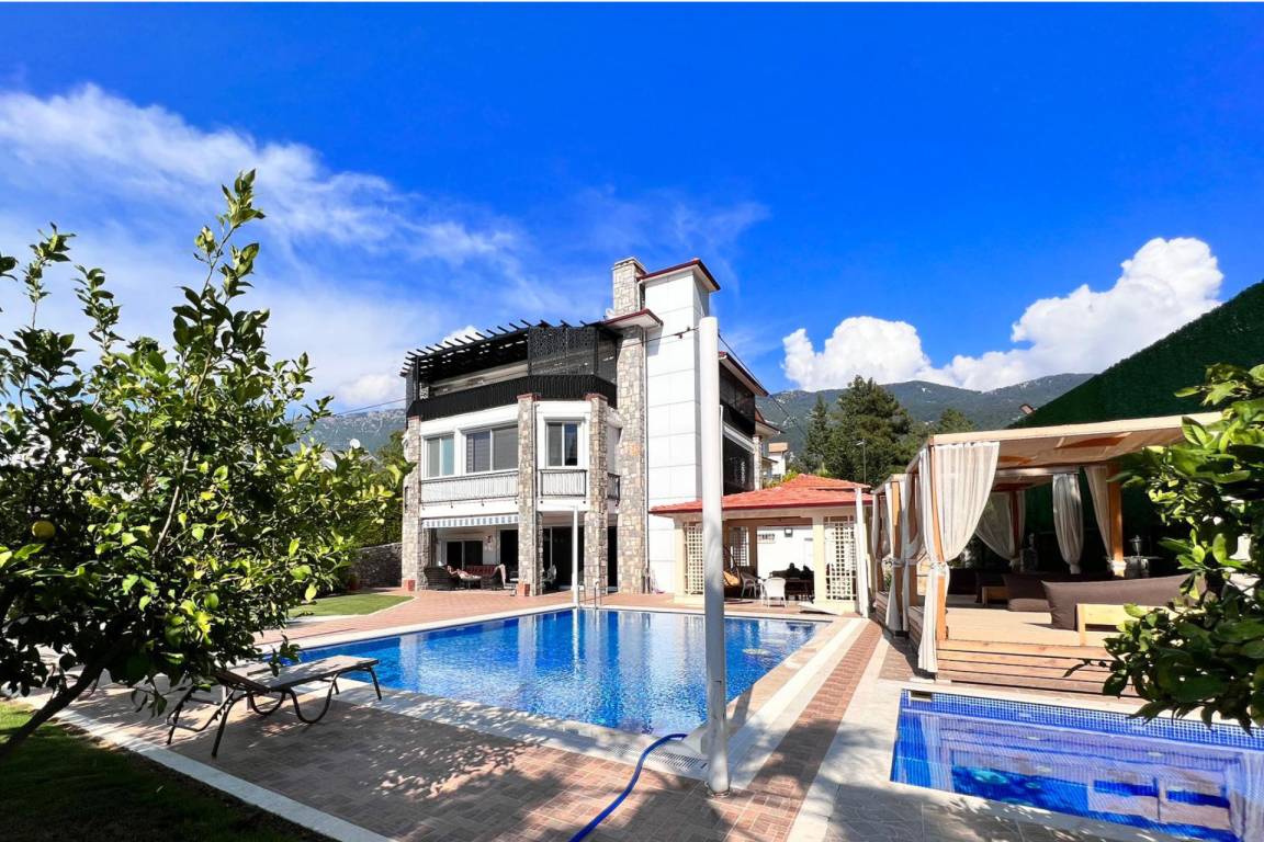 550 M² Villa ∙ 7 Bedrooms ∙ 14 Guests - Karaçulha