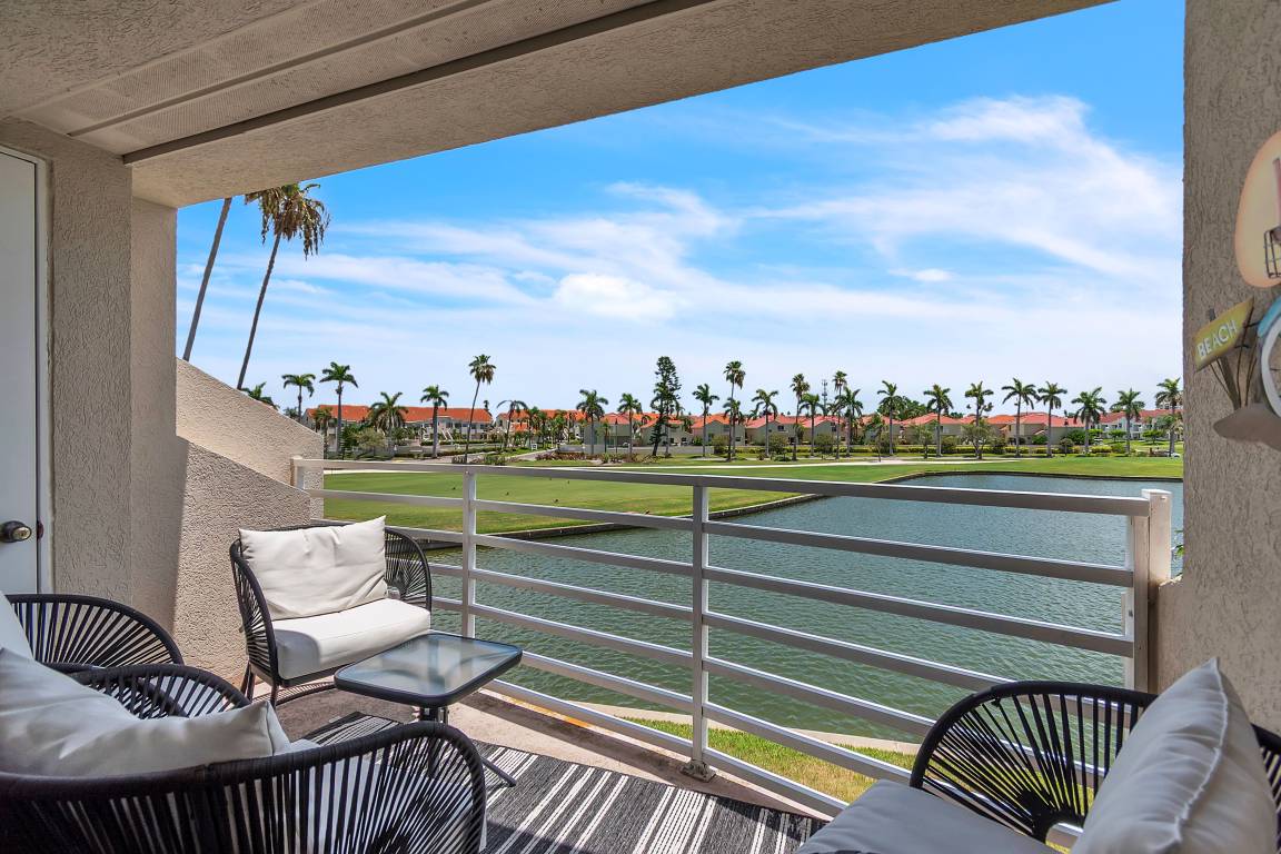 99 M² Condo ∙ 2 Bedrooms ∙ 6 Guests - St. Petersburg, FL